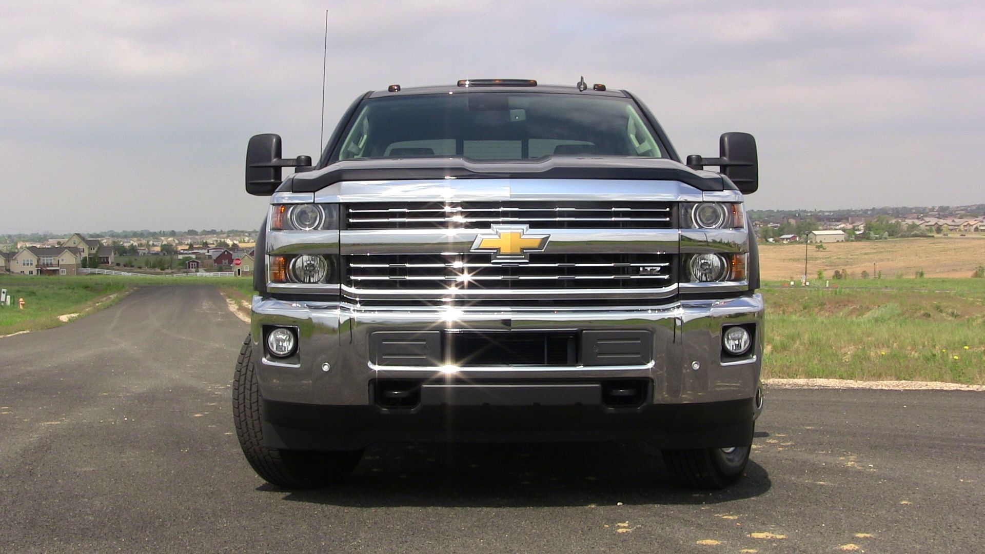 2015 Chevy Silverado 3500 HD Dually Look And Act Like A Big Rig 2015 Chevy Silverado 3500 HD Dually Look And Act Like A Big Rig