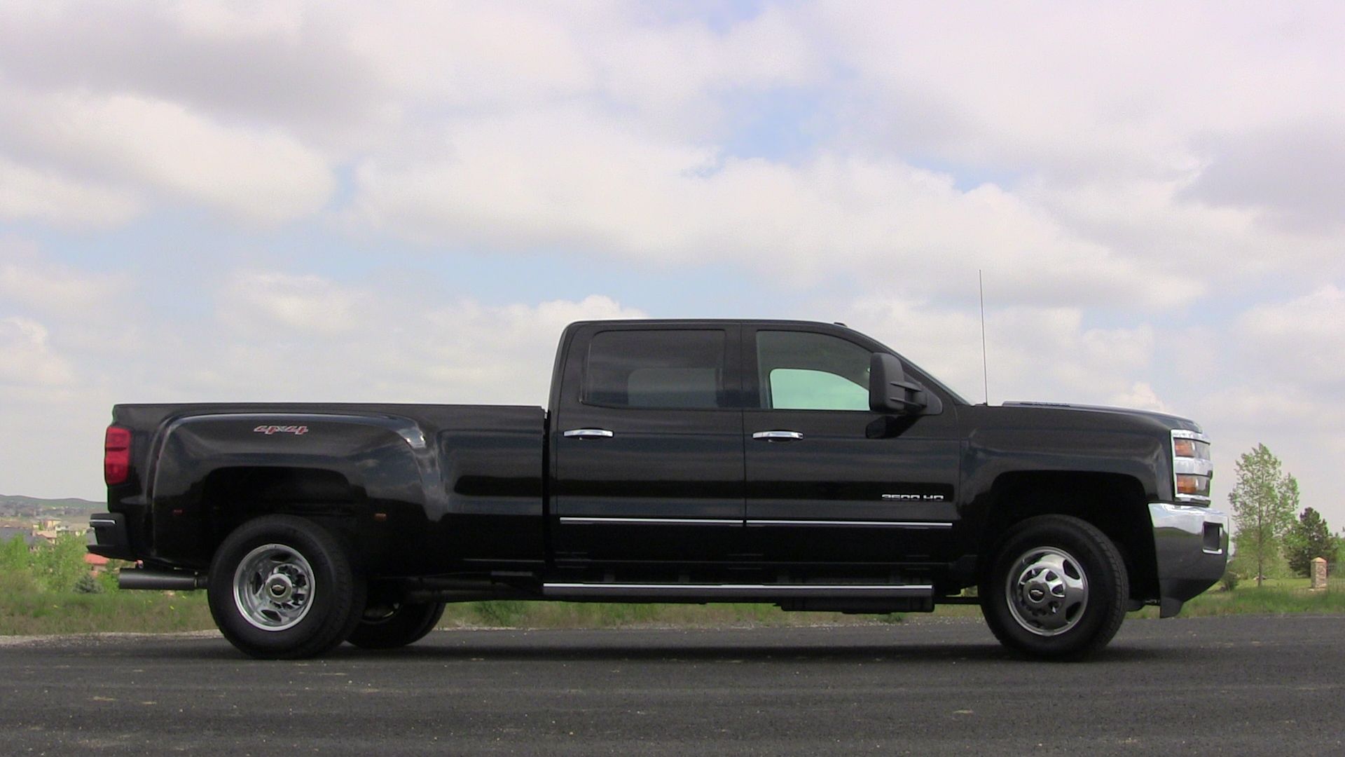 2015_chevy_silverado_3500_hd_side - The Fast Lane Truck