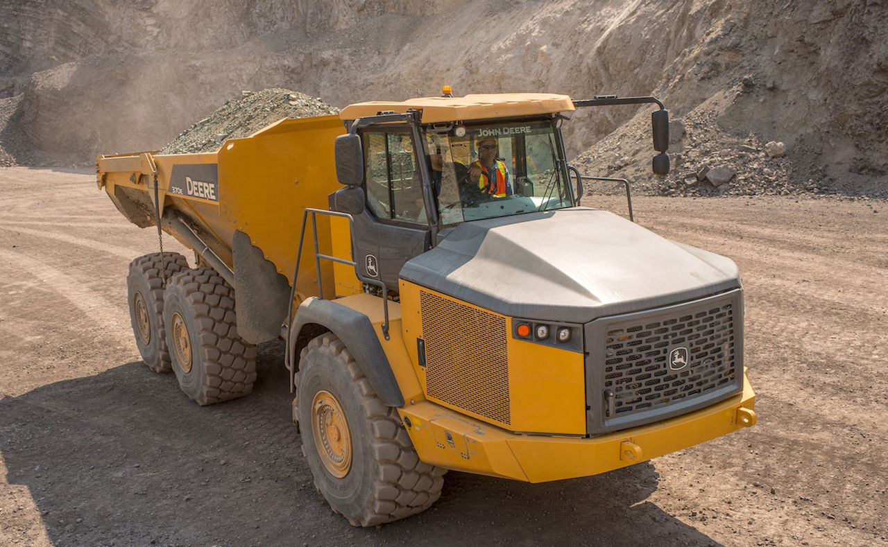 Review: John Deere 460E Is an $800,000 6x6 Truck That Can Haul 91,000 ...