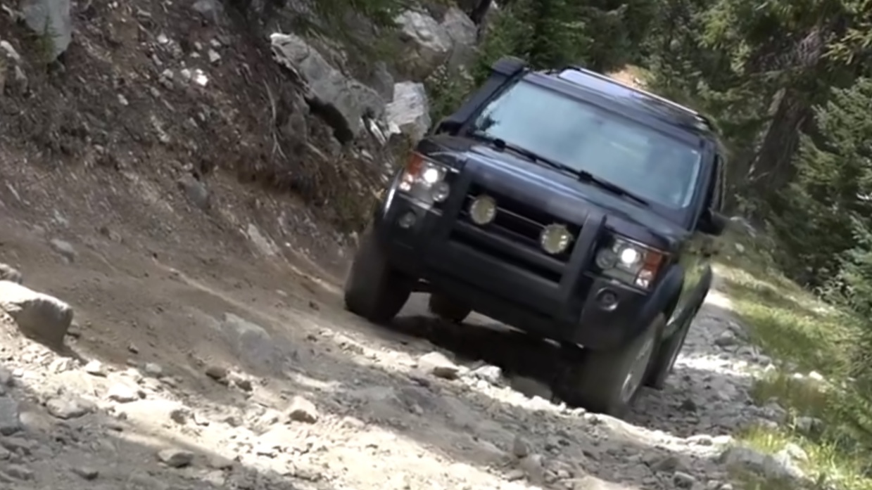 LR3 off road - The Fast Lane Truck