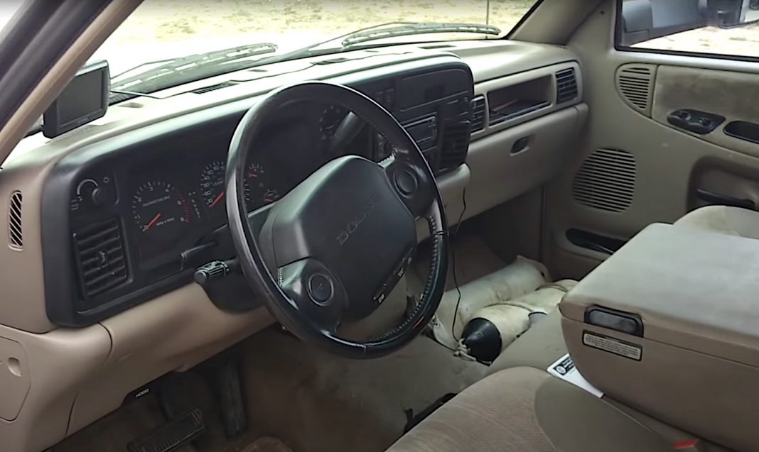 This Dodge Ram 3500 HD Dually Is Packing an 8.0-Liter V10 MAGNUM ...