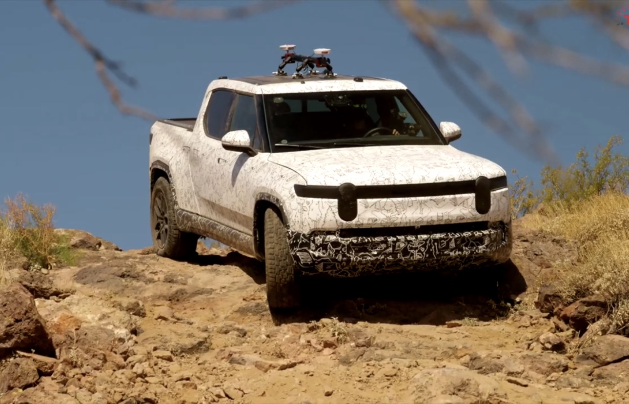 Can the Rivian R1T EV Off-Road? See for Yourself in this New Video! - The Fast Lane Truck