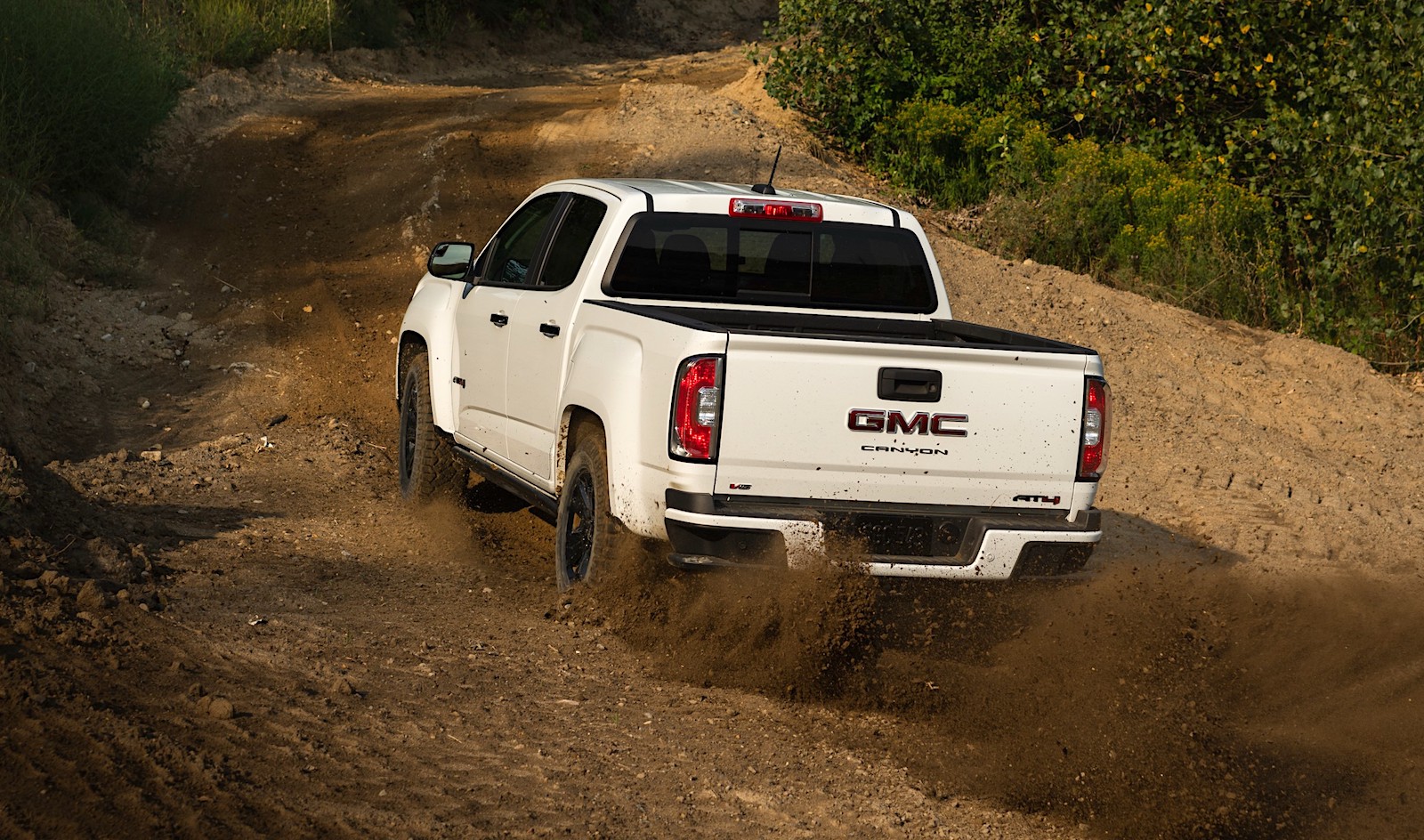 2021 GMC Canyon AT4 Gets a Factory Off-Road Upgrade with a new ...