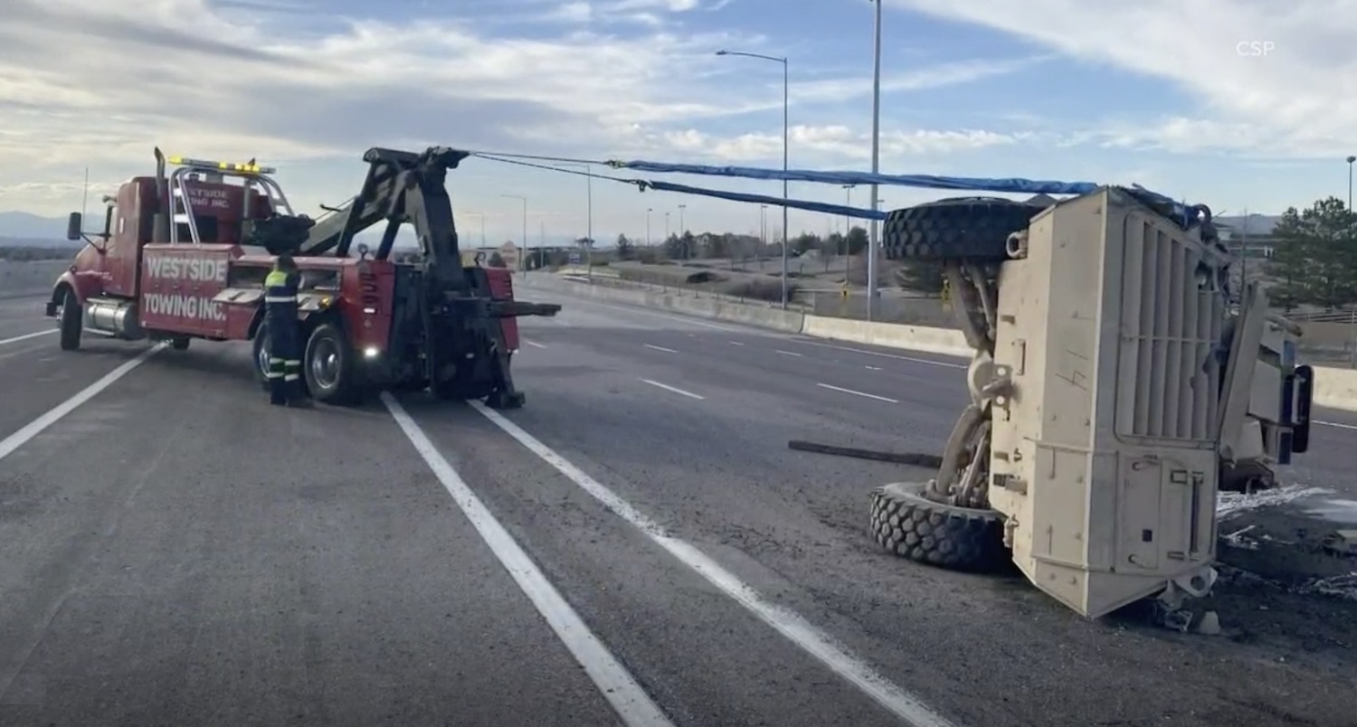Oops: This 30,000 Lbs Military Armored Vehicle Fell Off the Truck on a ...