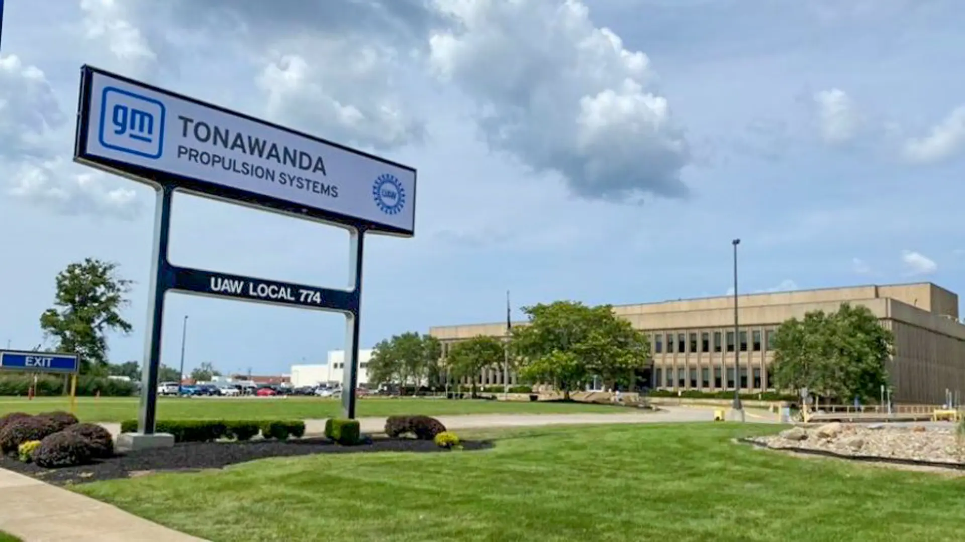 GM Is Keeping Its Small-Block V8 Kicking With An $888 Million ...